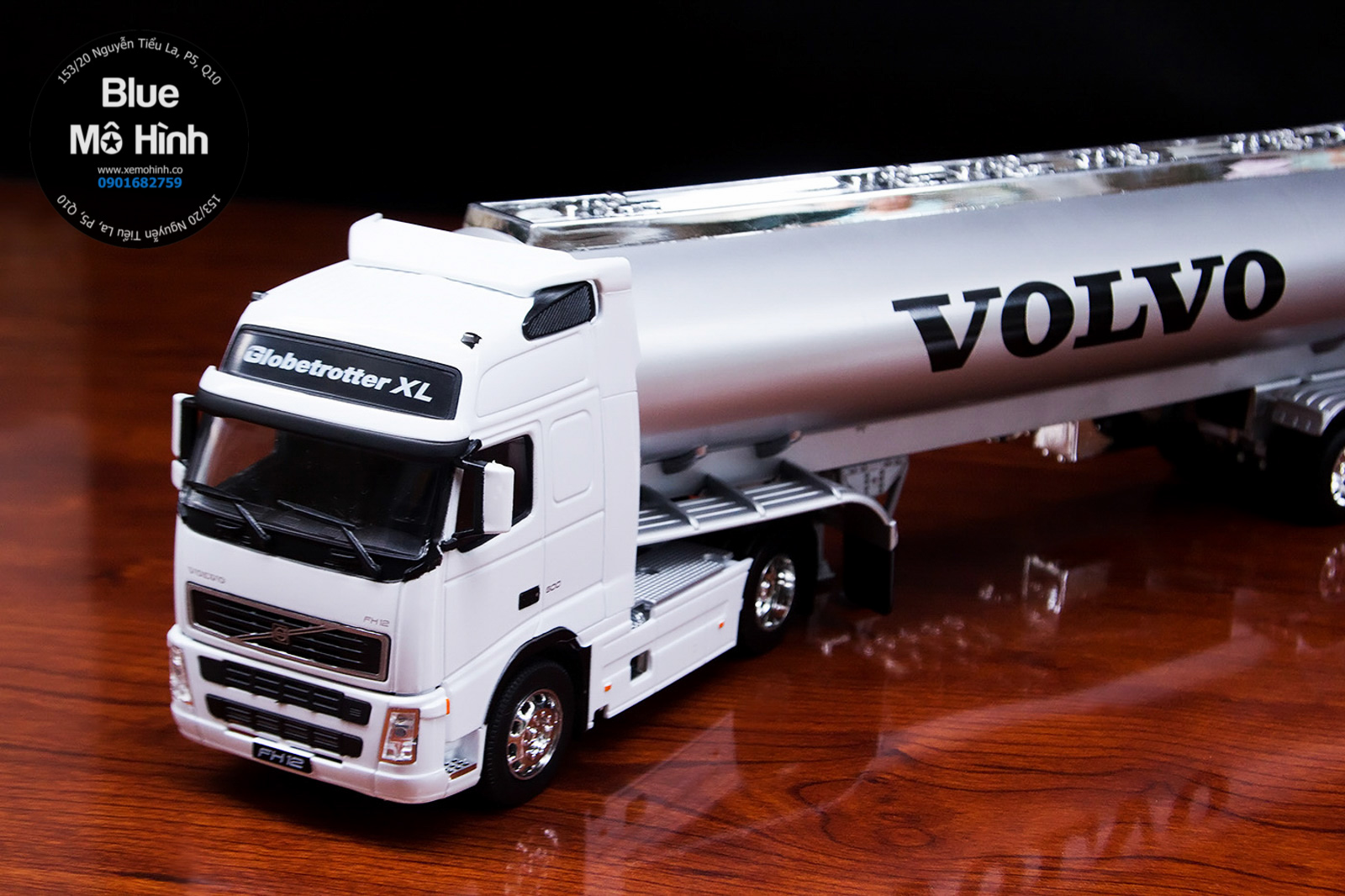 Xe đầu kéo container Volvo thùng nhiên liệu tỷ lệ 1:32 - Blue Mô Hình