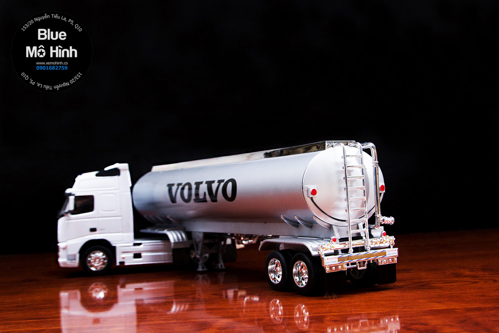 Xe đầu kéo container Volvo thùng nhiên liệu tỷ lệ 1:32 - Blue Mô Hình